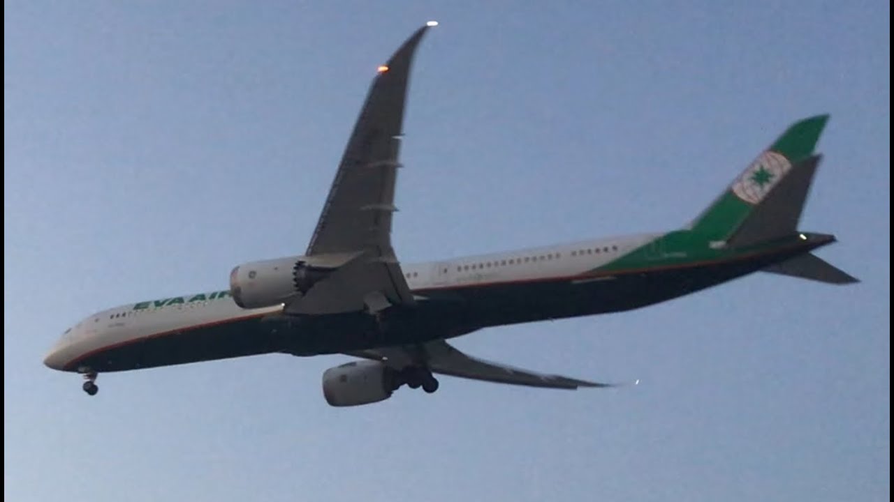 Eva air 787-10 arrival at YVR (evening aproach) - YouTube