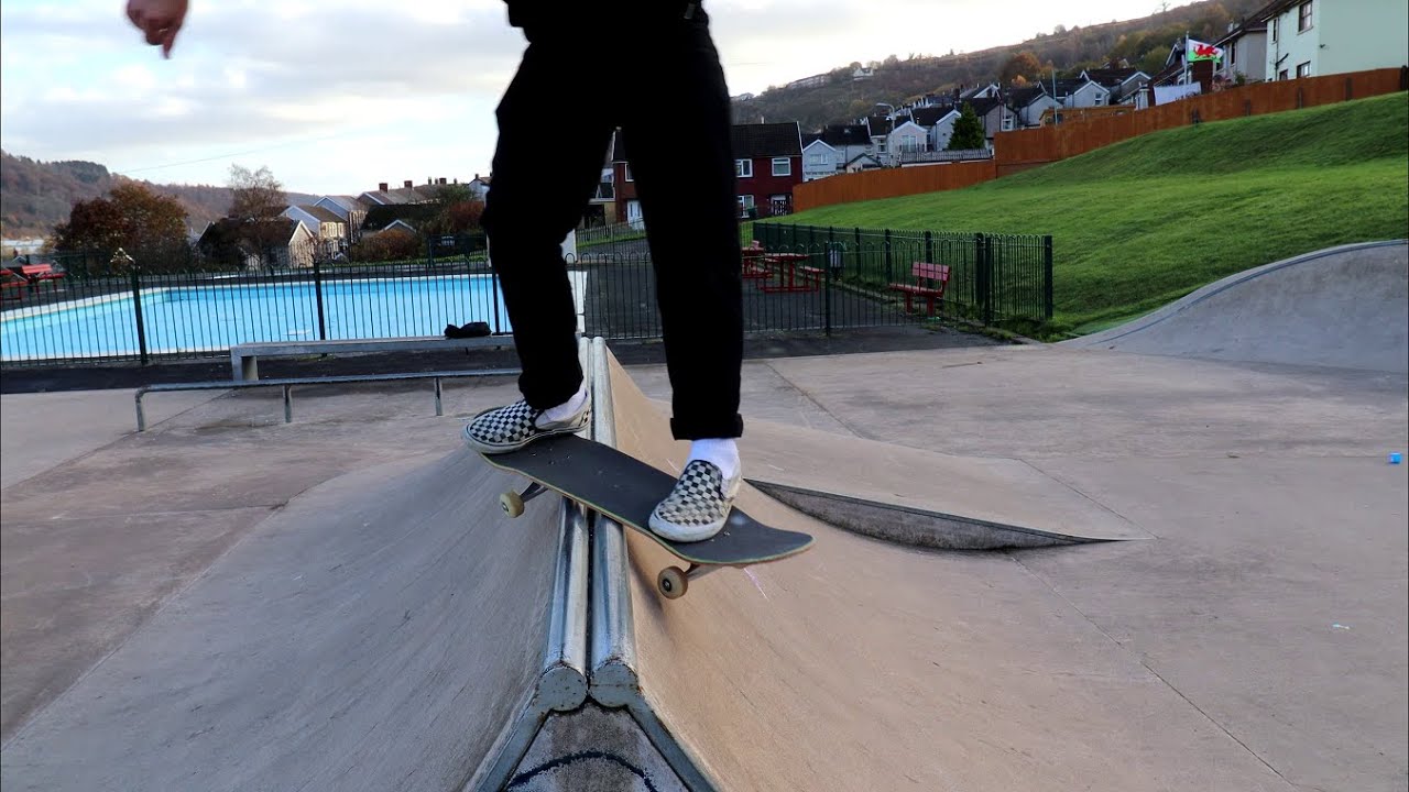 HOW TO SKATE SPINE RAMPS - YouTube
