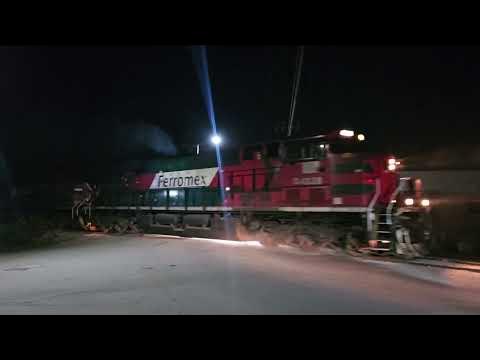 TREN DE FERROSUR AL NORTE PASANDO POR CUANALAN LINEA S KM 35, ES44AC Y AC4400CW - YouTube