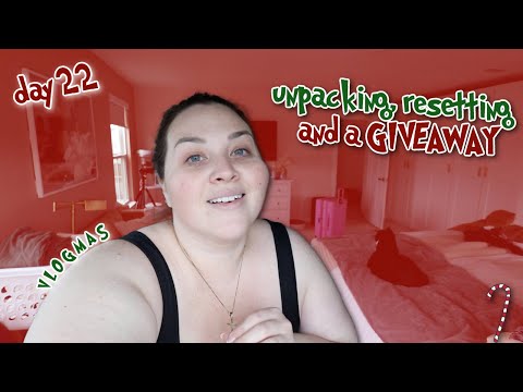 Unpacking & Resetting 🧳 + GIVEAWAY  VLOGMAS DAY 22🎄| #642