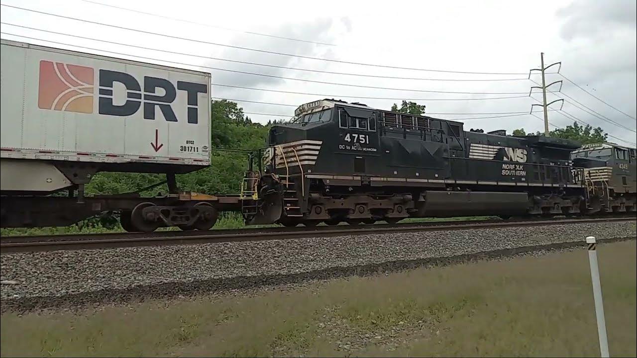 NS 4269 leads an intermodal train in Wyomissing, PA (28X) - YouTube