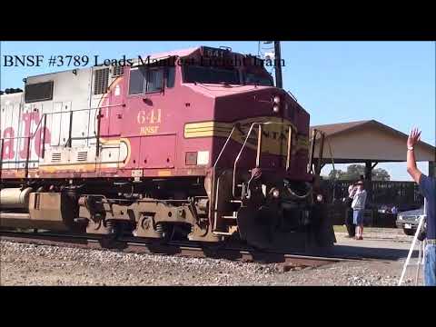 BNSF #3789 Leads Manifest Freight Train - YouTube