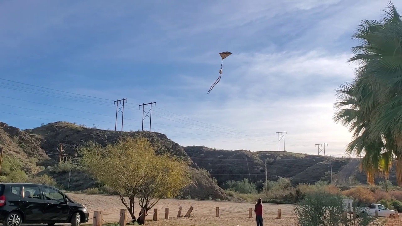 FLYING DIY MYLAR KITE - PART 3 - Parker, Arizona - YouTube