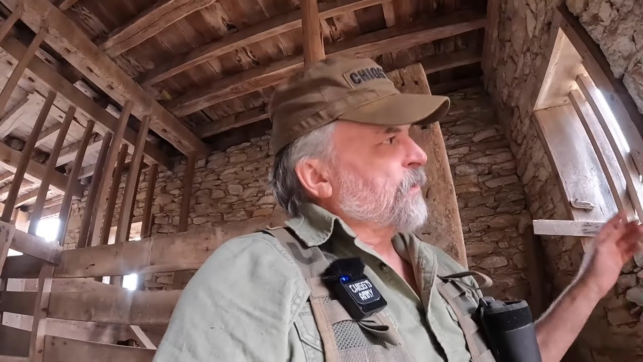 Exploring Abandoned Shenandoah Valley Farmstead : Unique Architecture ...