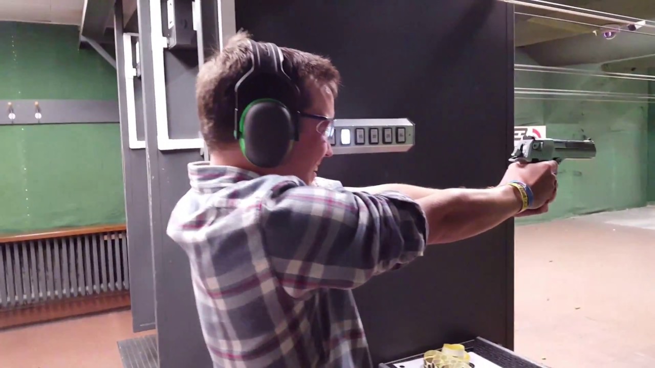 Shooting a Desert Eagle Fail - YouTube