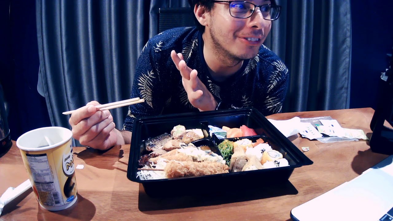 Dinner Time with Mako in Thailand Food From Fuji Restaurant - YouTube