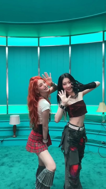 ITZY-MR VAMPIRE(dance practice mirrored) - YouTube