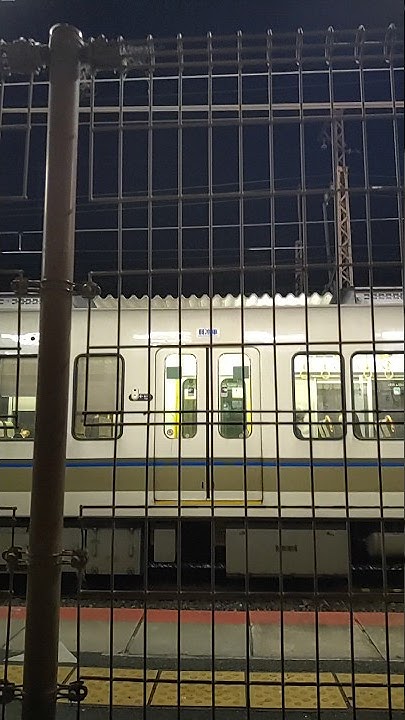 【2023.06.18】JR西日本奈良線221系(221-8)NC611編成車両のドア閉。黄檗駅 - YouTube