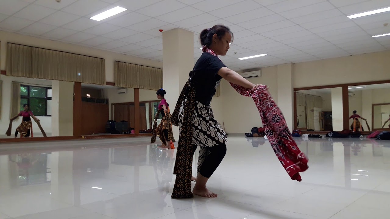 Tari Klana Alus - Yogyakarta “Universitas Negeri Yogyakarta” - Pend ...