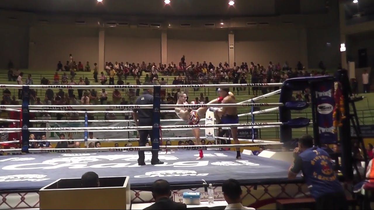 Craig Dickson Sumalee VS Leroy Vor. Sakhonrit: Lumpinee Boxing Stadium ...