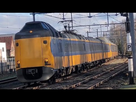 NS 4052 + 4224 te Barneveld Noord - YouTube
