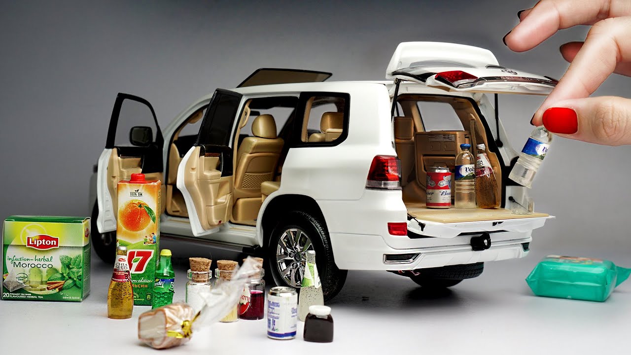 Realistic Miniature of TOYOTA Land Cruiser 1:18 Scale Diecast Model ...
