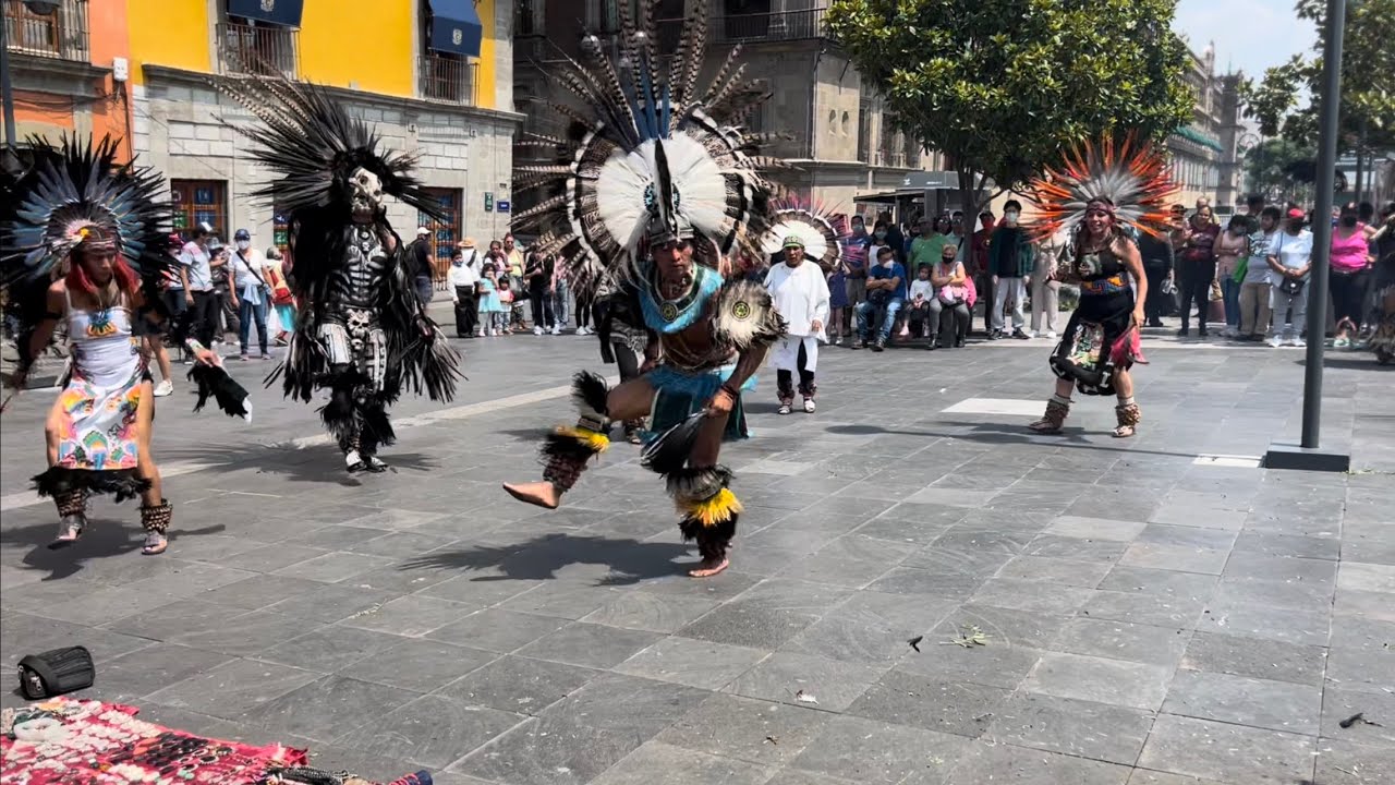 Danza Azteca en el Zócalo de la Ciudad de México - YouTube