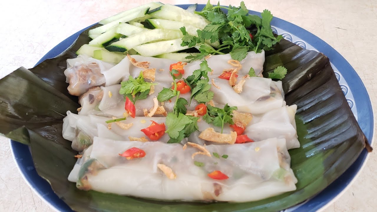 How to make steam rolls out of spring roll wrapper - YouTube