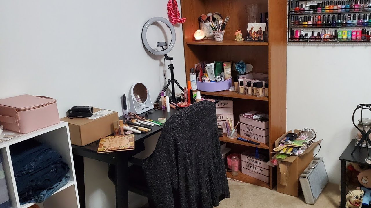 Room Tour/ Behind the Scenes - YouTube