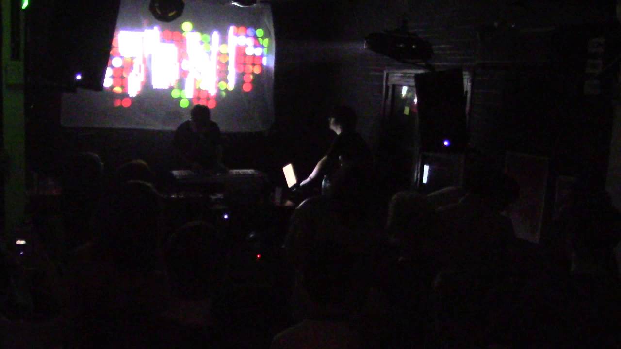 Toni Leys Live @ Blipblop X3 Chiptune Set - YouTube