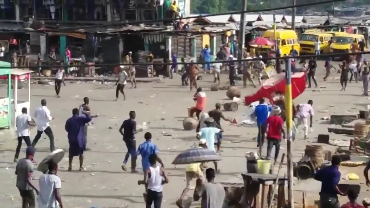 Bloody Street Fight In Lagos Nigeria - YouTube