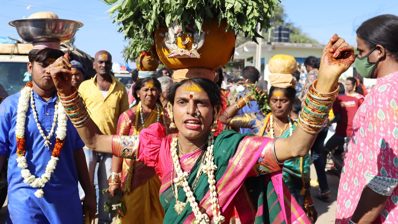 Vahini Pochamma Bonam Dance | Kondapochamma Jathara 2023 | Vahini ...