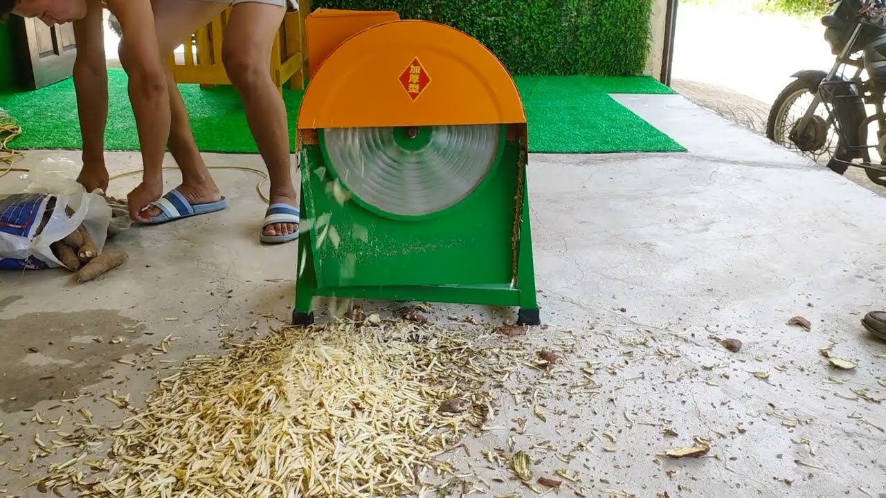 VEGETABLE SHREDDER MACHINE! MALAKING TULONG SA PAG GAWA NG FEEDS! - YouTube