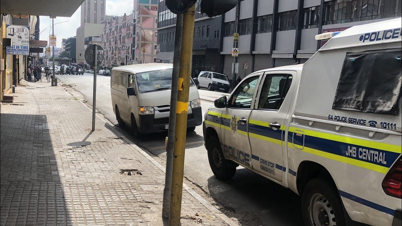 Kelvin Momo - Amalobolo Feat. Babalwa M(Lnsoul make up) - YouTube Music