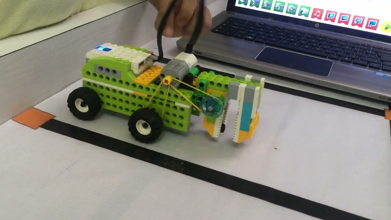 Lego WeDo 2.0 Space Exploration Grabbing Rover Explained by Dhyey Datta ...