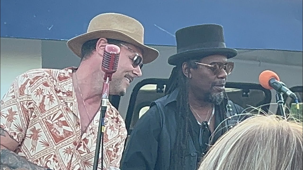 Tyber and Pete from The Dualers - Everything I Own - YouTube