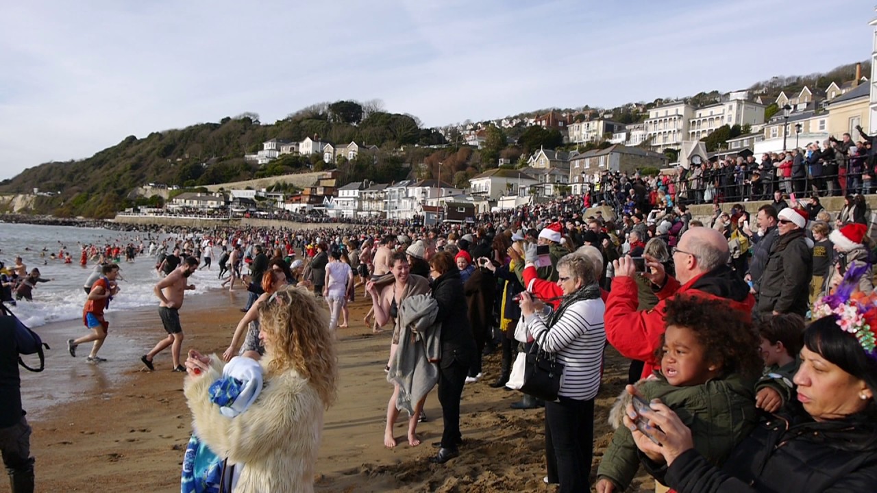 Boxing Day Swim 2016 - Ventnor Beach - Isle Of Wight - YouTube