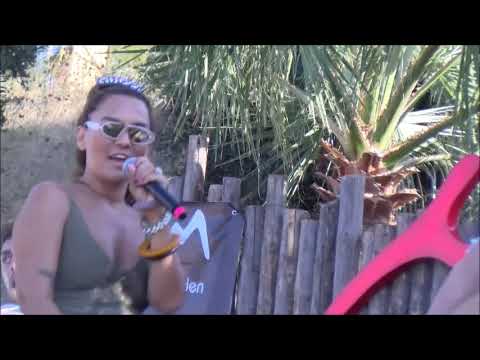 DEMET AKALIN TATİLCİLERİ ÇOŞTURDU