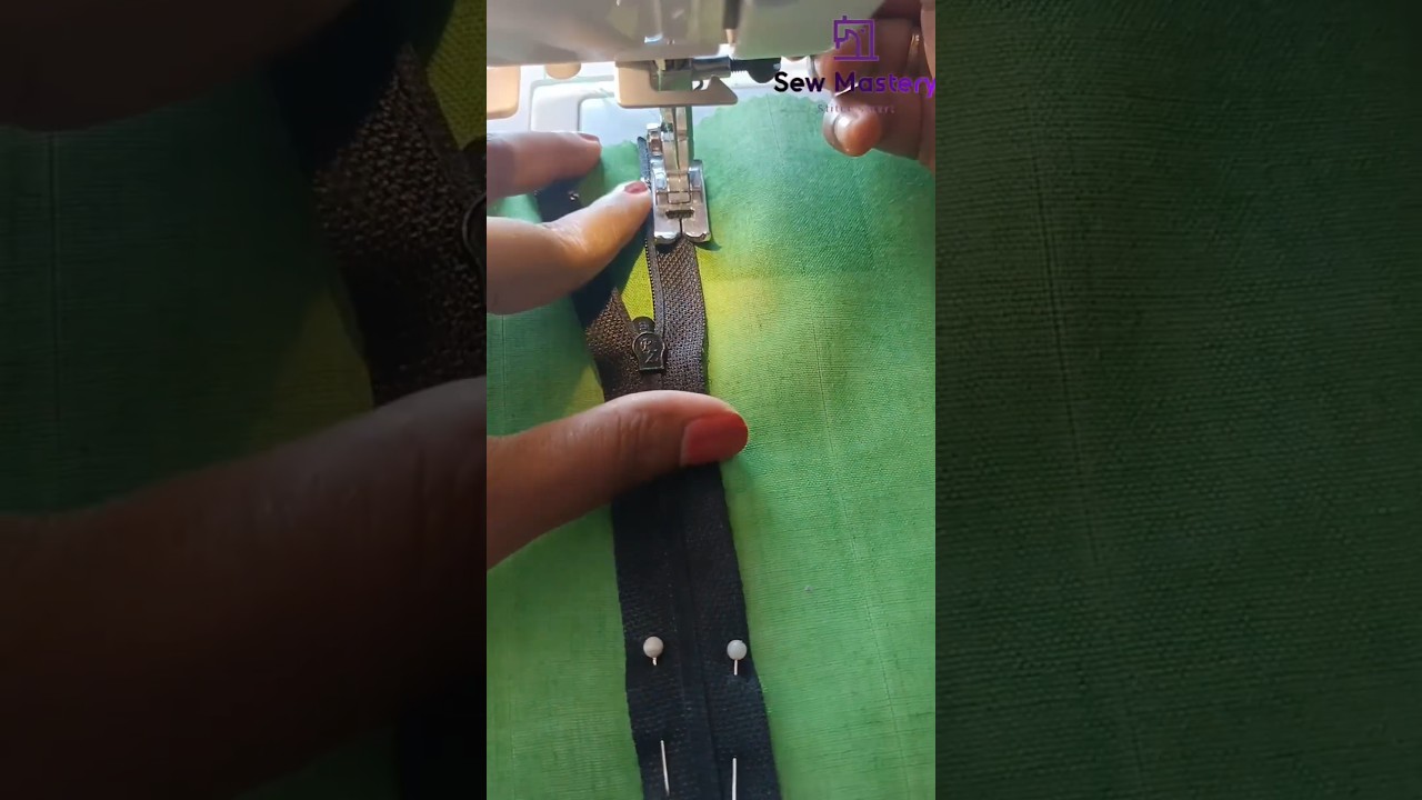 🪡 Learn the basics of Zipper Attachment in 25 seconds#DIYZip#DIYFashion ...