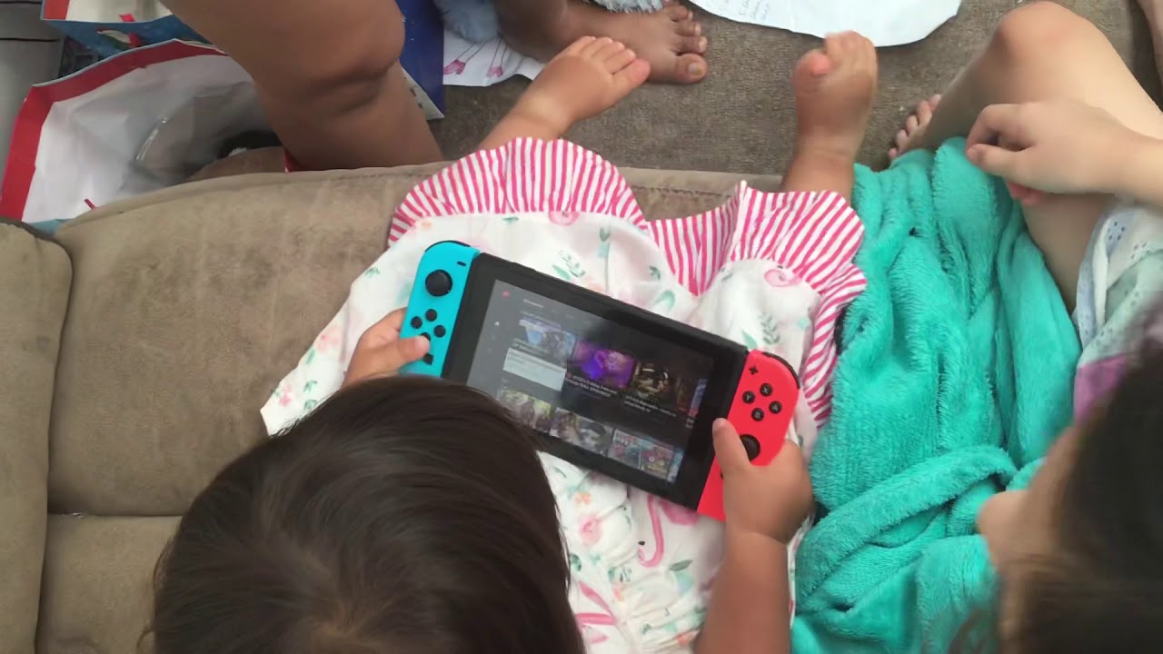 Baby niece playing on Nintendo switch ;-; - YouTube