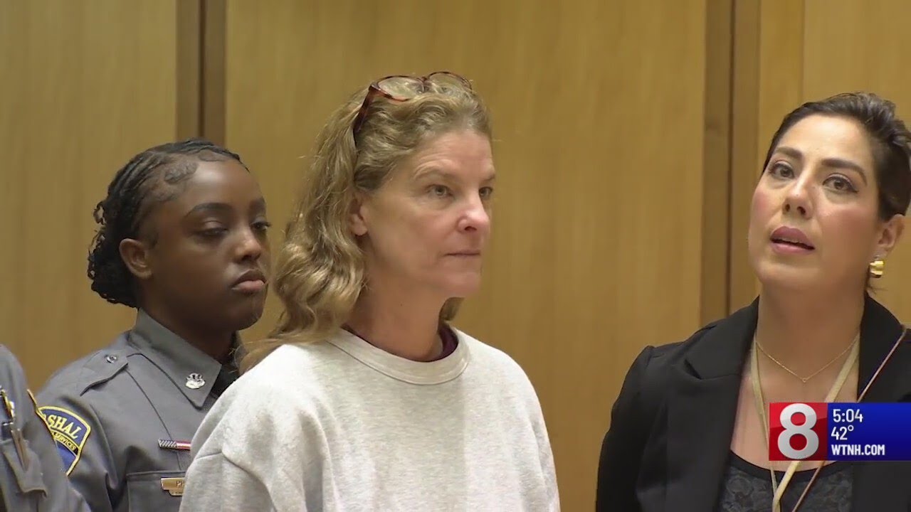 Michelle Troconis returns to court for contempt hearing - YouTube