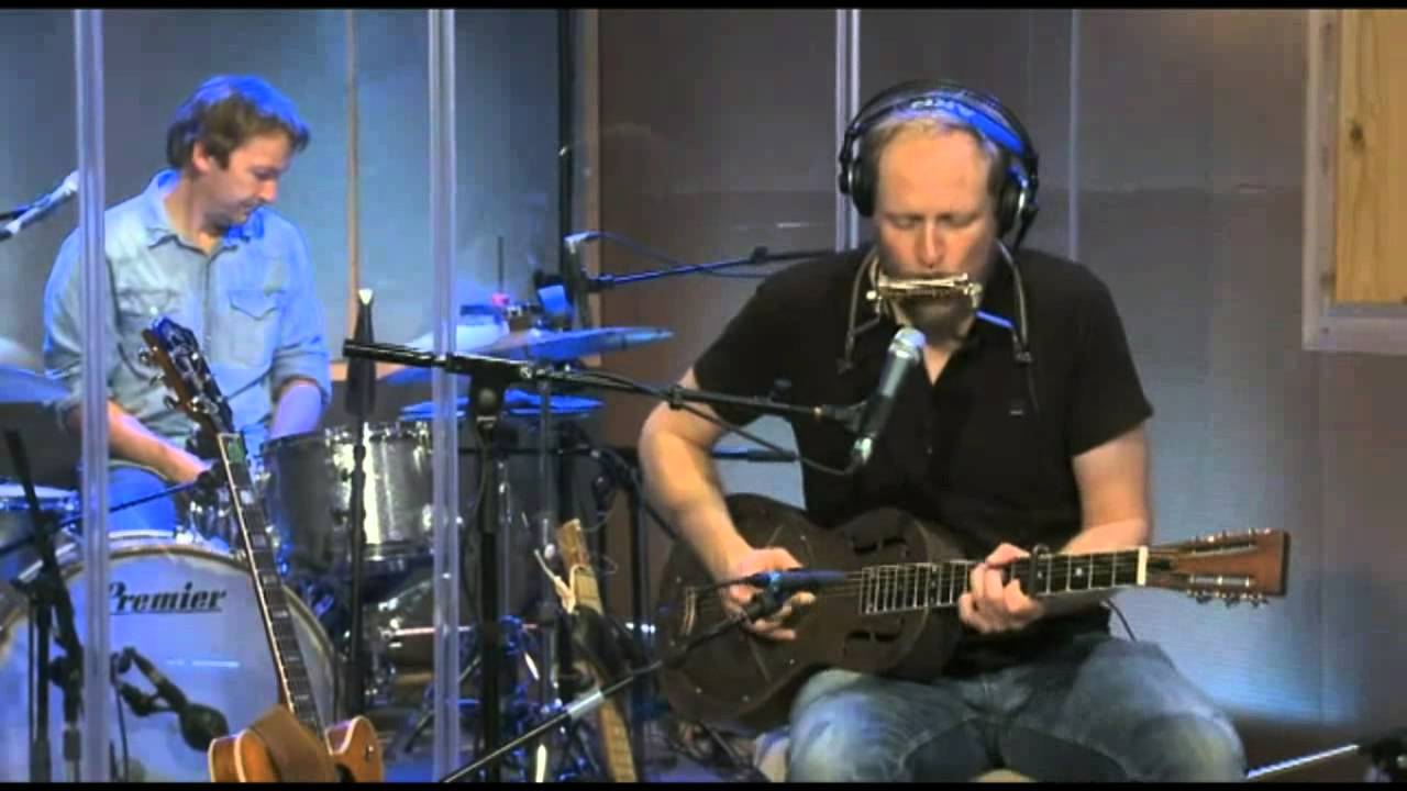 David Philips - December Wine - TV3 Studio Session - YouTube