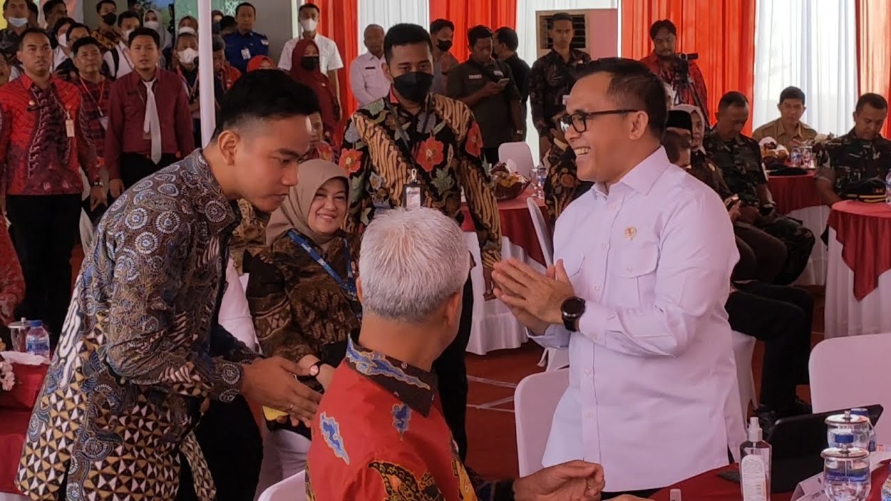 GIBRAN TERLAMBAT DI ACARA PERESMIAN MALL PELAYANAN PUBLIK (MPP) DI ...