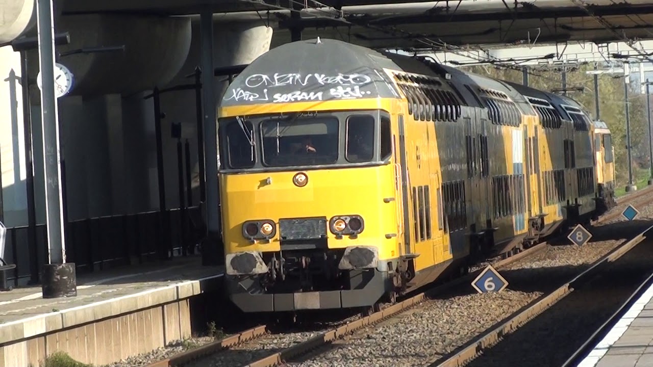 NS DDM stam+1700 loc komen aan in Haarlem Spaarnwoude (NL) (10-10-2019 ...