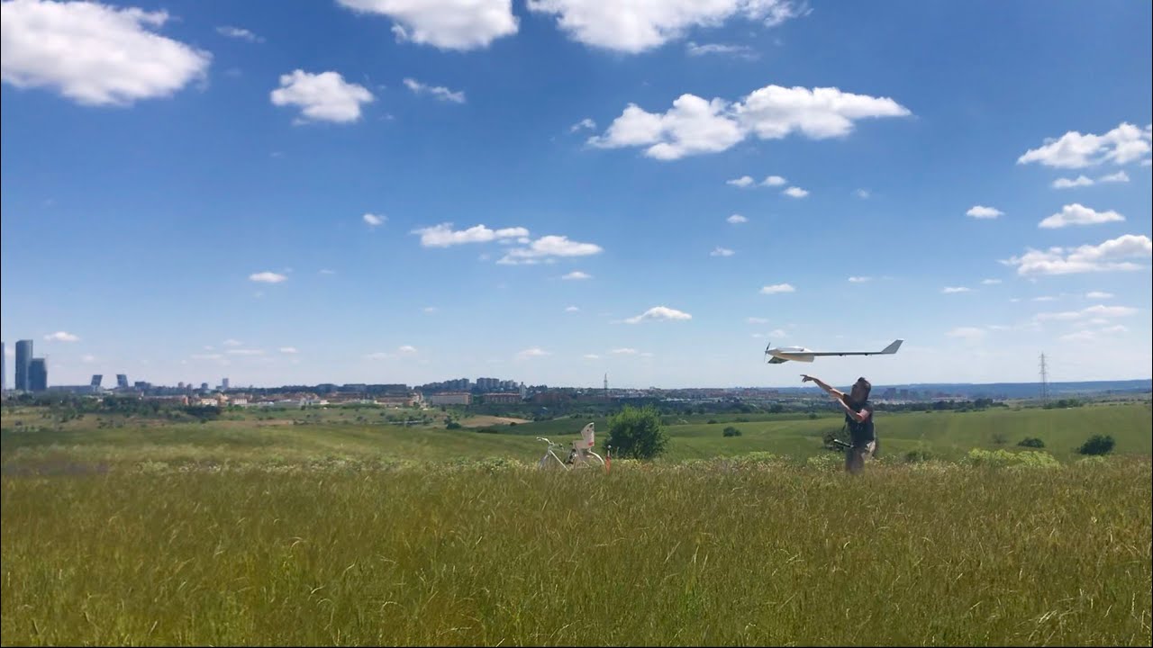 X-350 - 4m Wing Glider Maiden Flight - YouTube