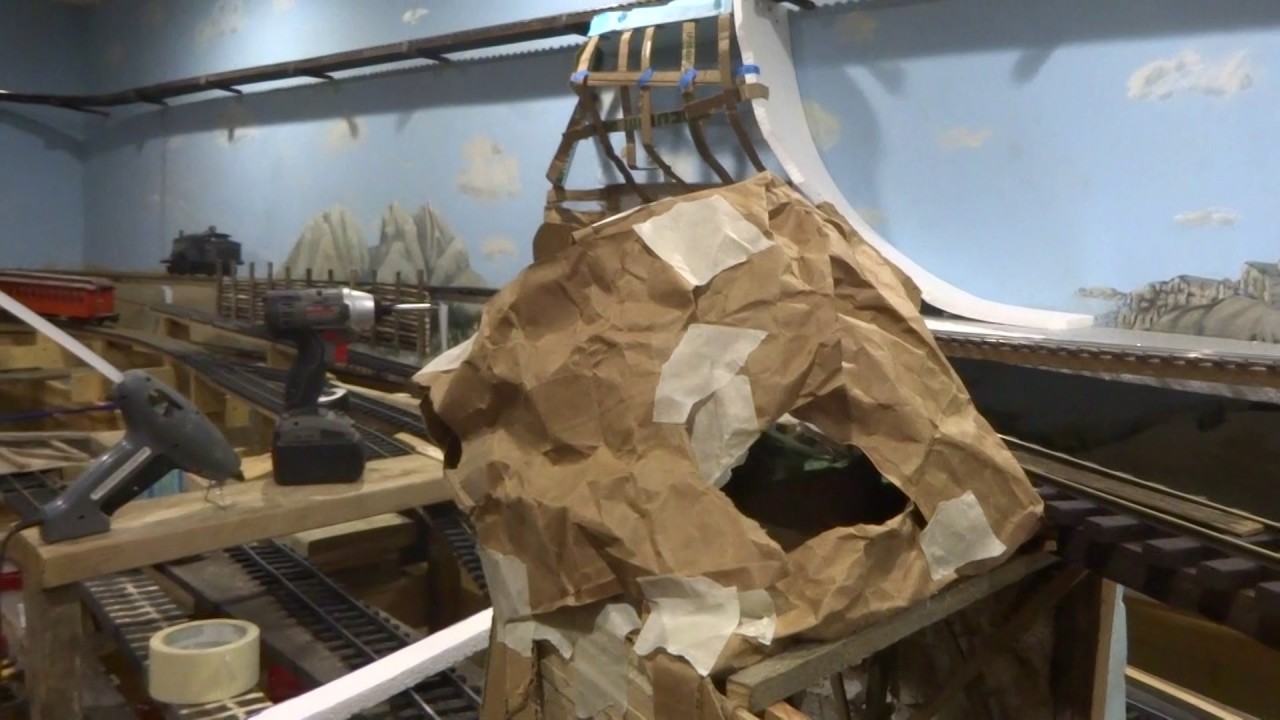 G scale indoor layout - YouTube