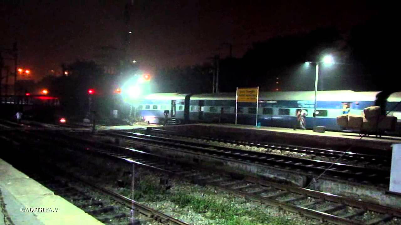 86. INDIAN RAILWAYS | Parallel Action at Night | Jhelum & Chattisgarh ...