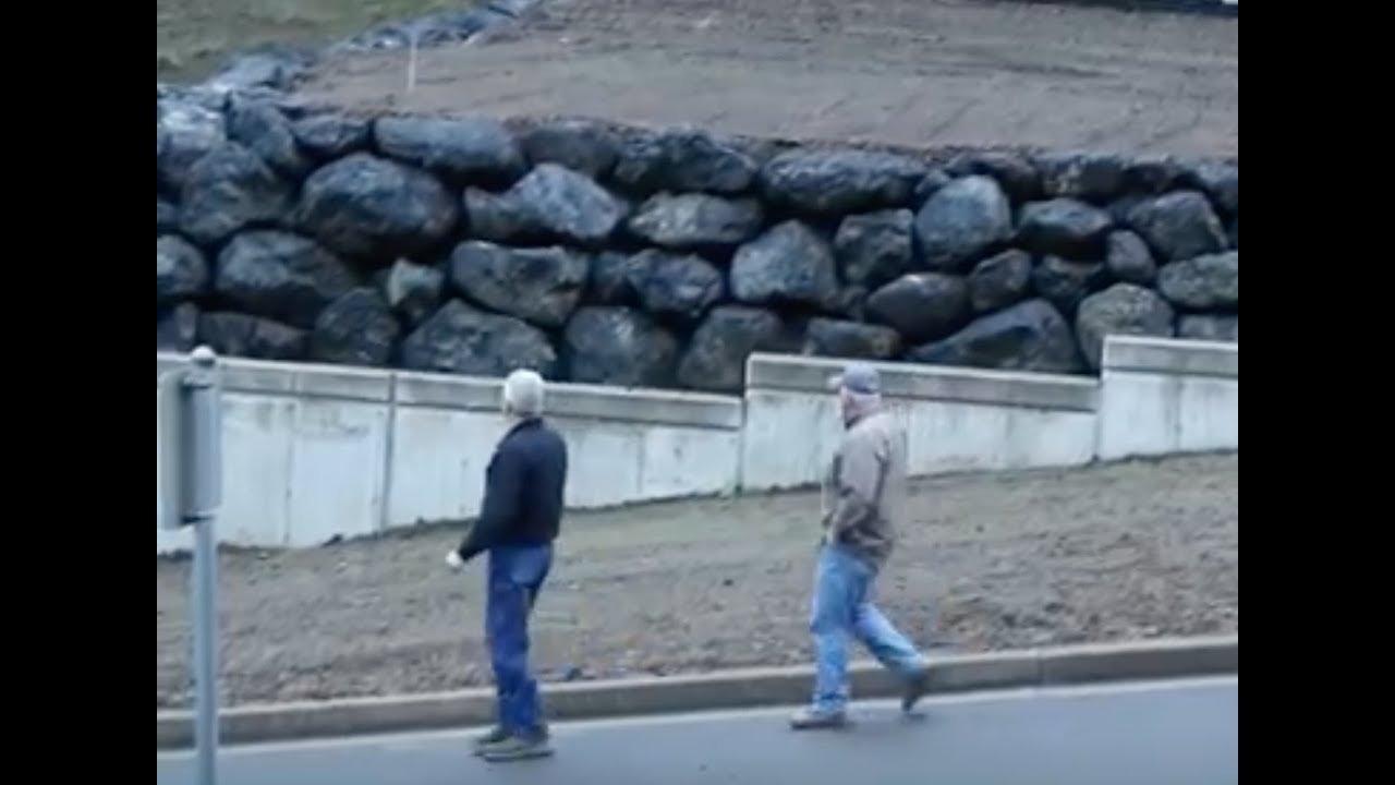 How To stack a Boulder Wall Fail Retaining Wall Fail Essential ...