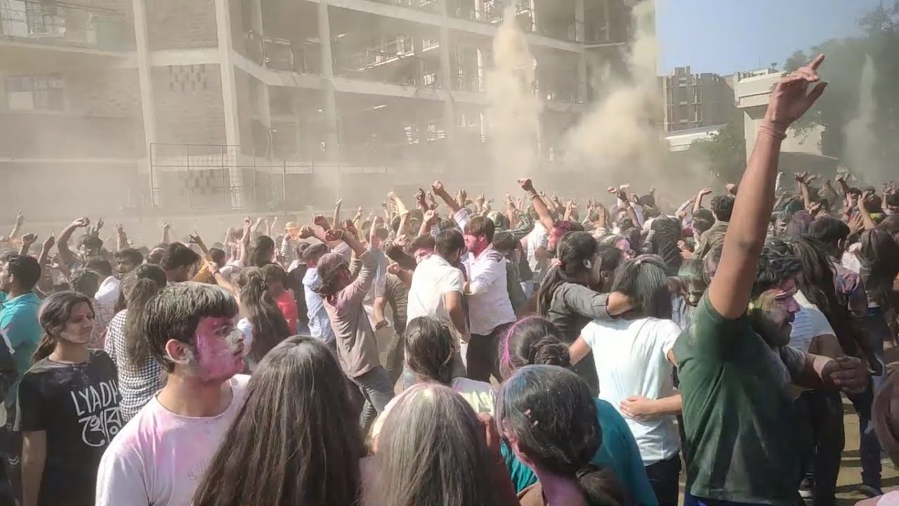 Celebrating First Time Holi In College (AKGEC) 2023 Full Video 😎🔥 - YouTube