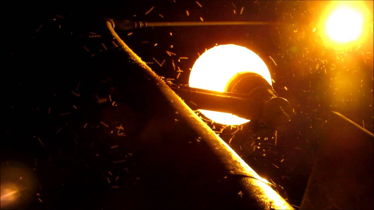 Bugs flying around Capitol Lake street lights - YouTube