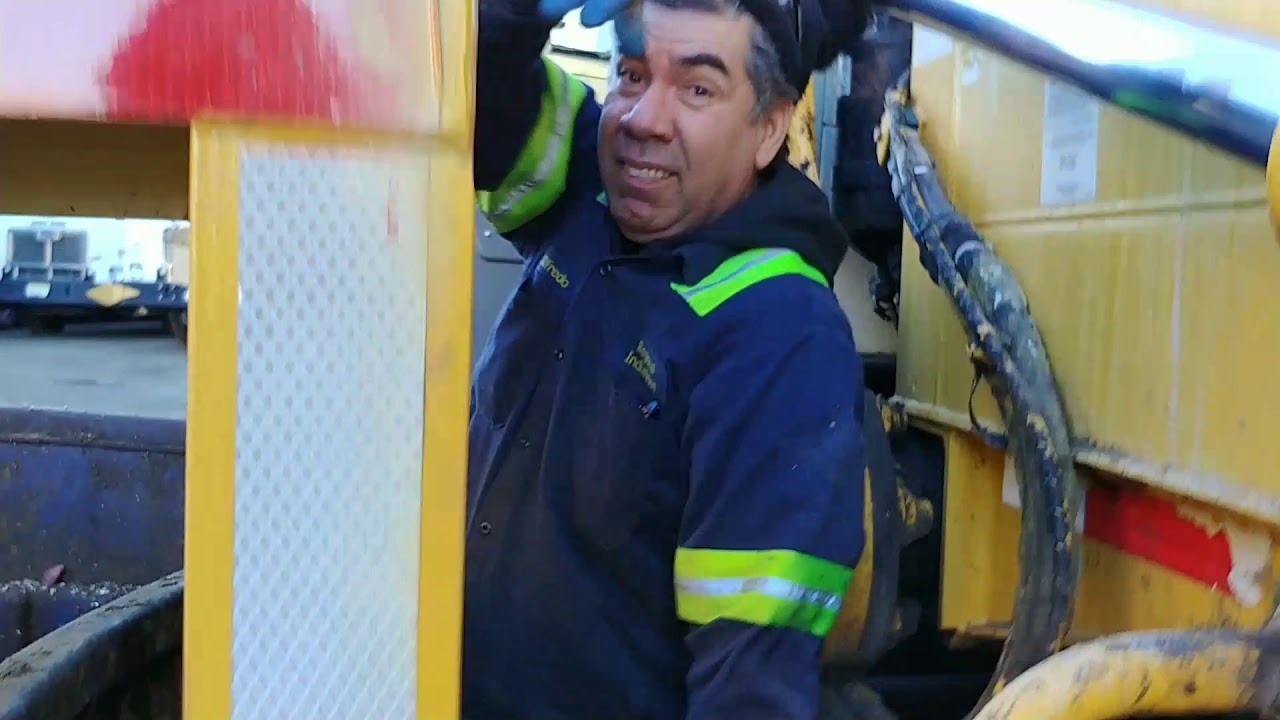 THE GARBAGE TRUCK MAINTENANCE AND REPAIRS. - YouTube