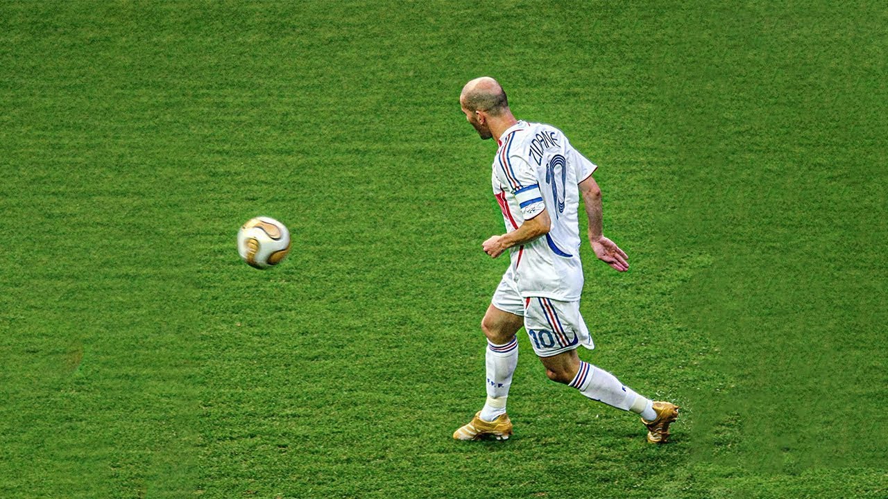 Legendary Football Players Scoring their Last Goal - YouTube