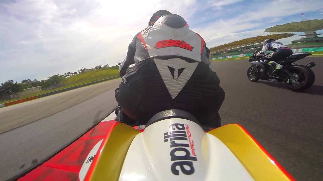 Rsv4 factory Sepang Track Day - YouTube