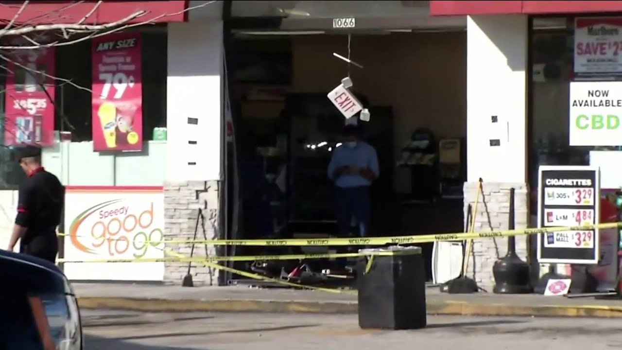 Pickup backs through front doors of Speedway store - YouTube