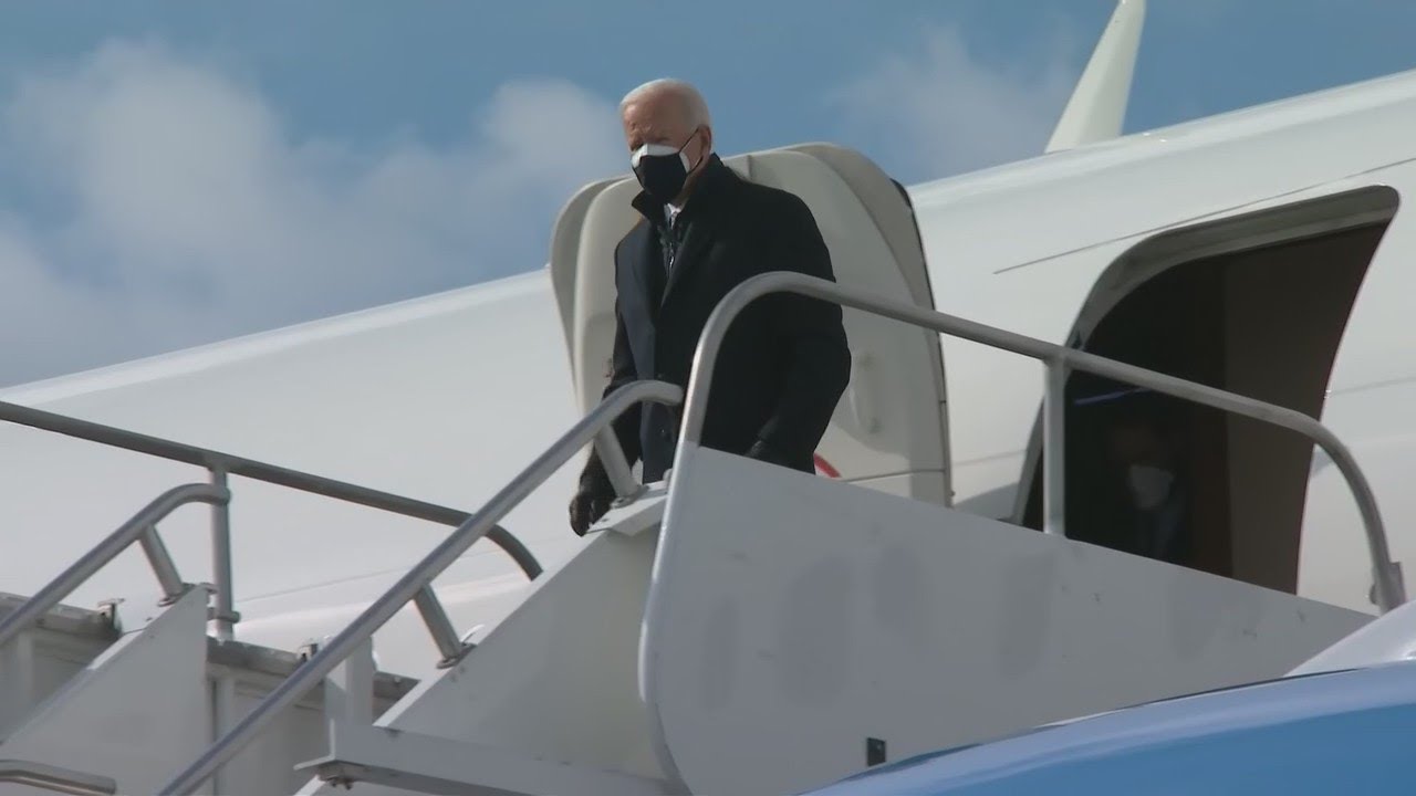 President Joe Biden moves quick from Air Force One to Presidential limo ...