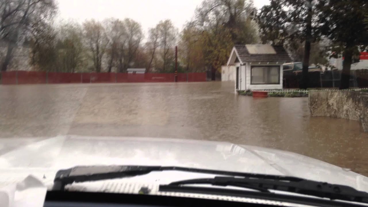 Petaluma flood 2014 mikes house - YouTube