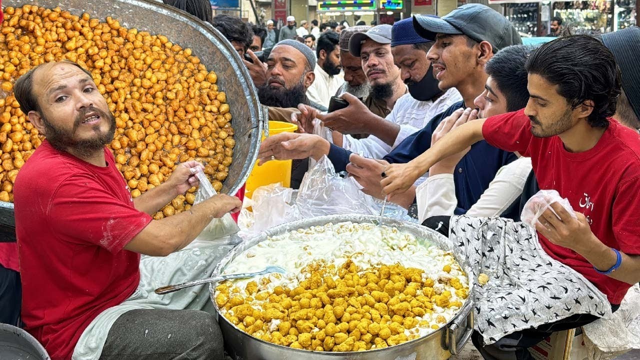 Karachi Most Famous Dahi Baray | Creamy Dahi Bhalla Street Food ...
