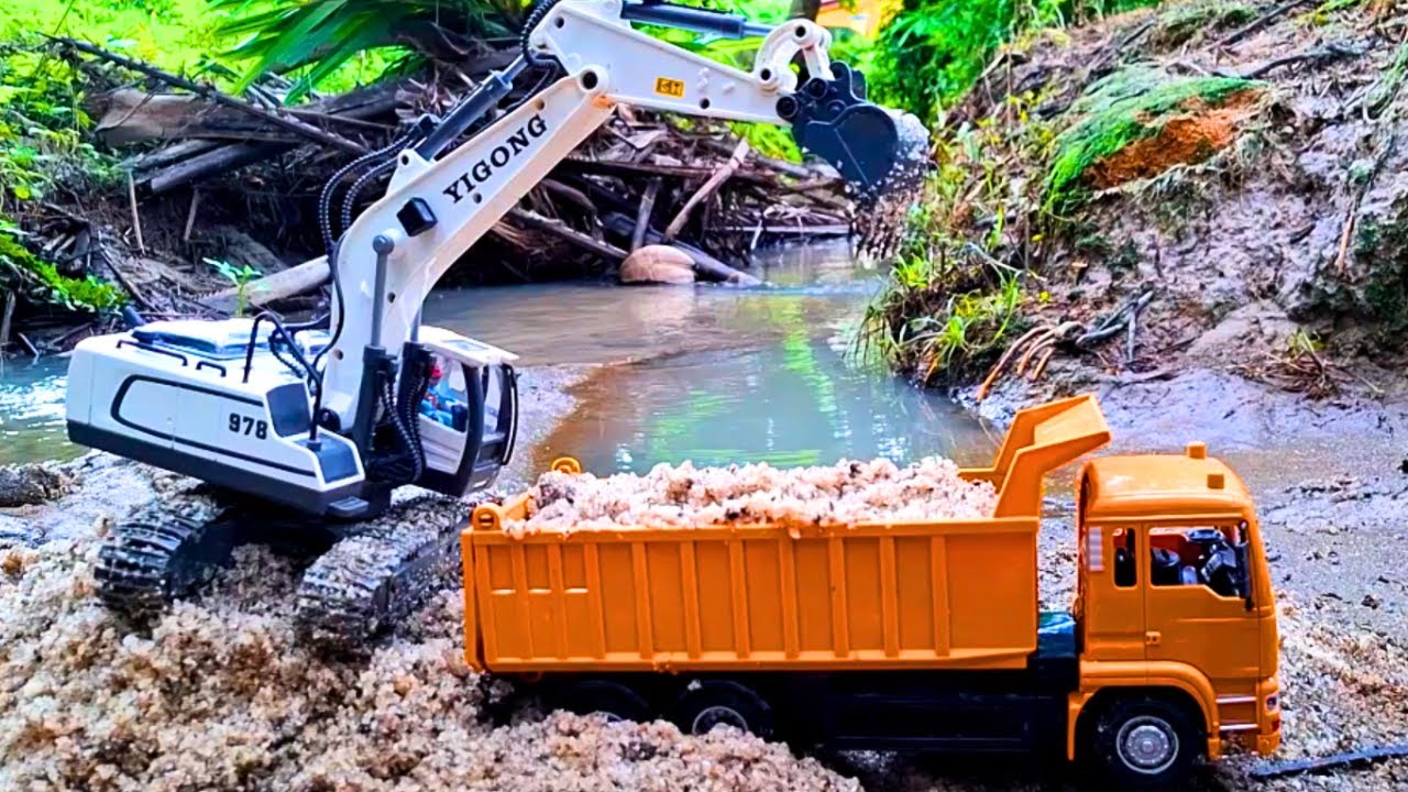 Rc excavator rc mining works to load sand into a dump truck in the ...