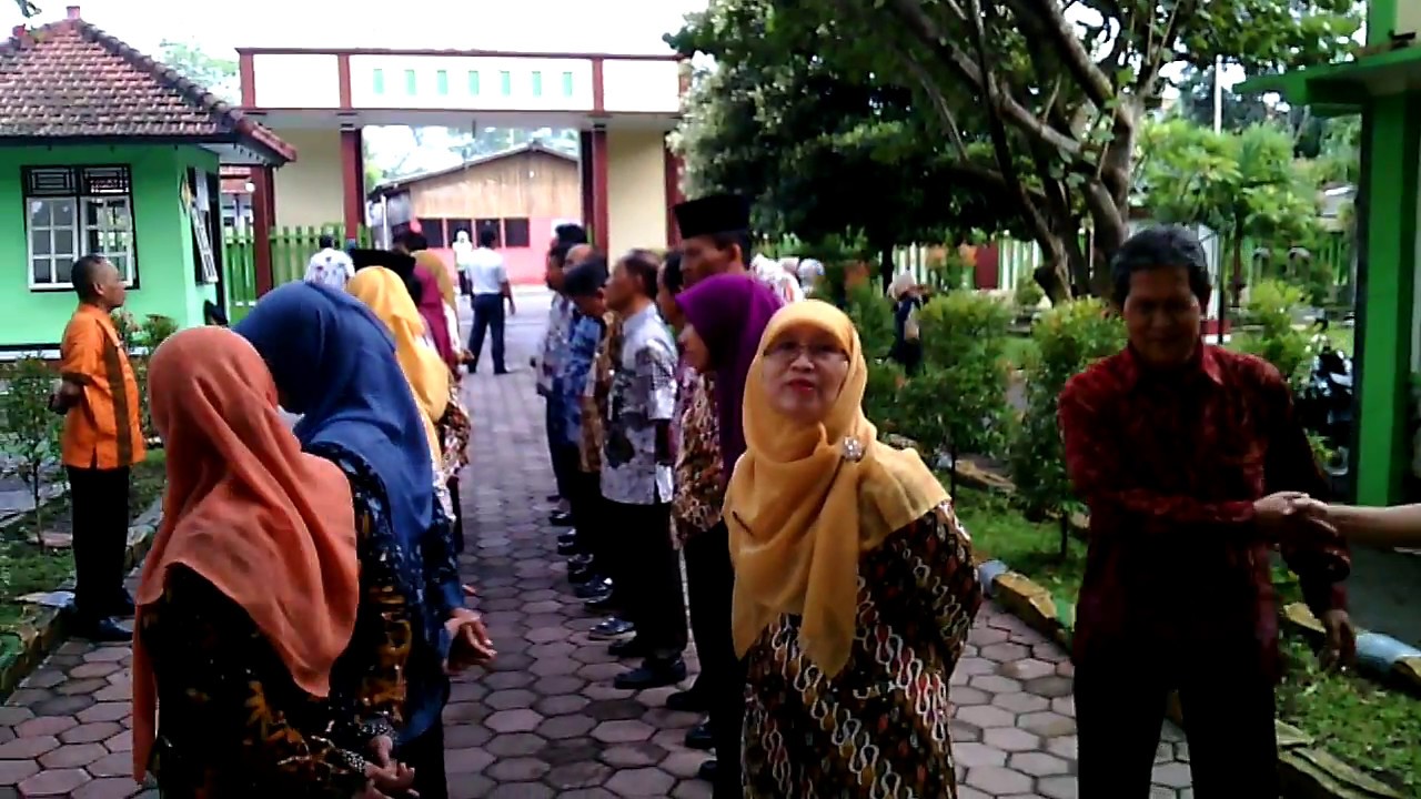 EMBUN PAGI BERSAMA PAK BOI, ADIWIATA SMA NEGERI 2 SLAWI - YouTube