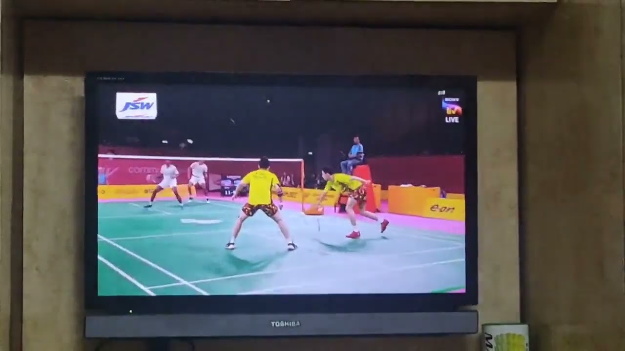 Chirag Shetty changing Racket in mid rally😂😂😂 - YouTube